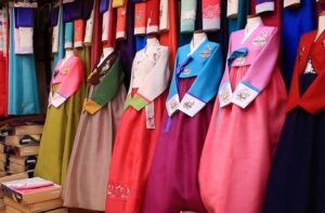 The Ultimate Hanbok Guide: History, Meaning, And Where To Buy ...